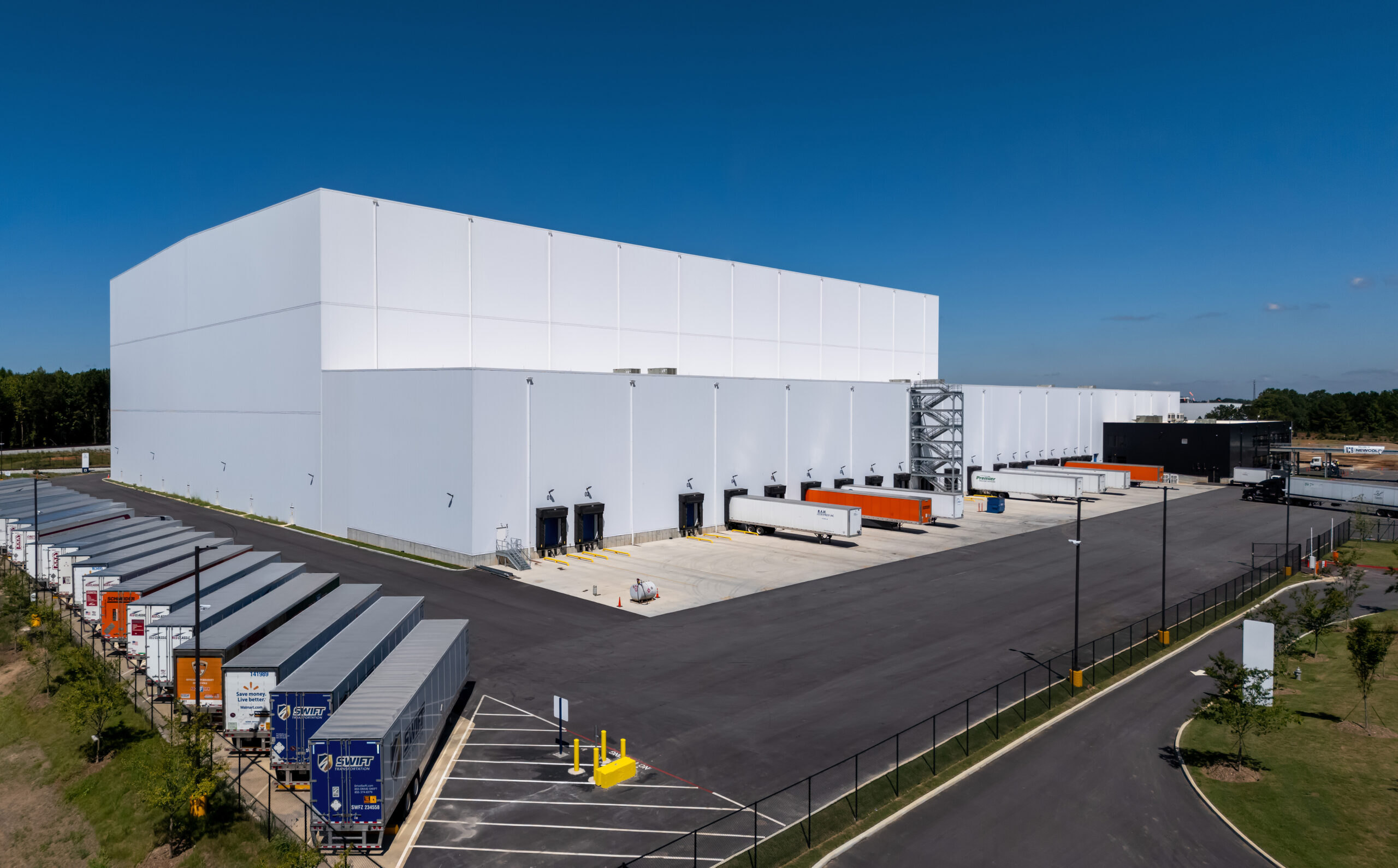 NewCold Advanced Food Logistics | Multilevel temperature-controlled warehouse with AS/RS